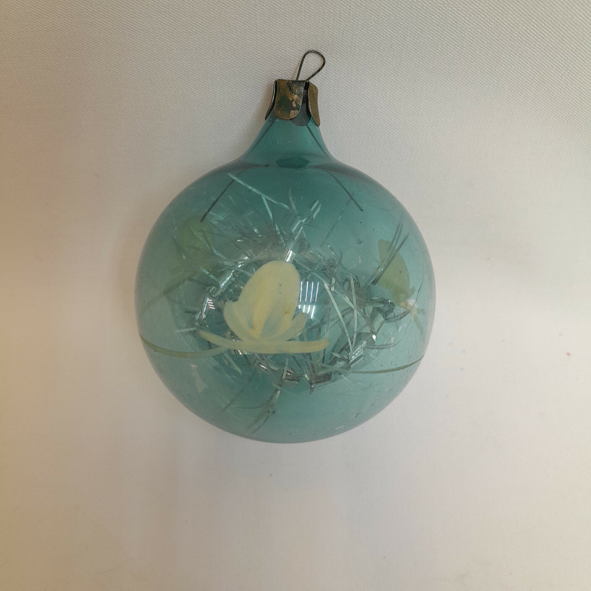 Елочная игрушка СССР. Шар голубой прозрачный с блестками внутри и узорами. Винтажная.