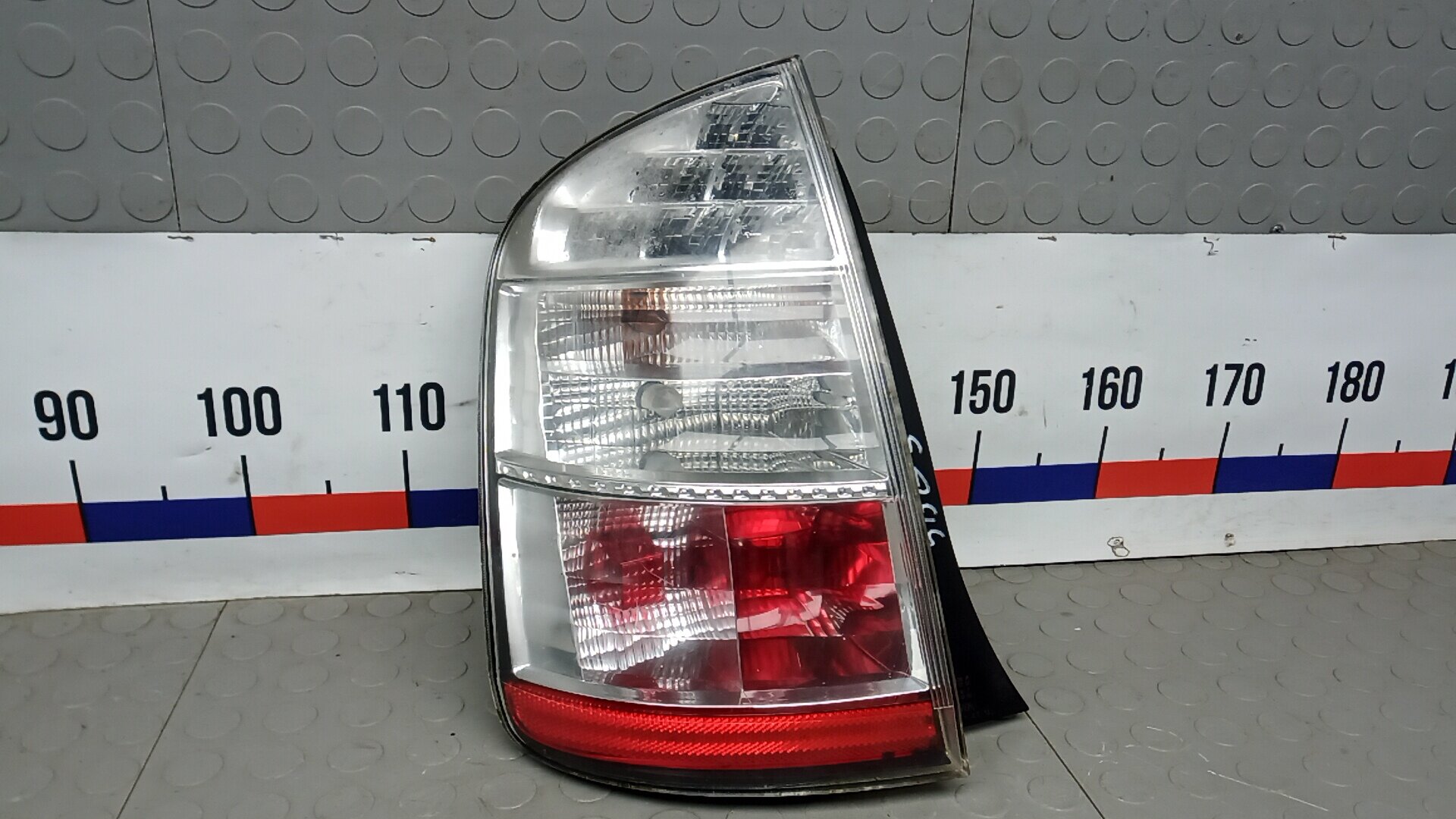 Фонарь задний левый TOYOTA PRIUS XW20