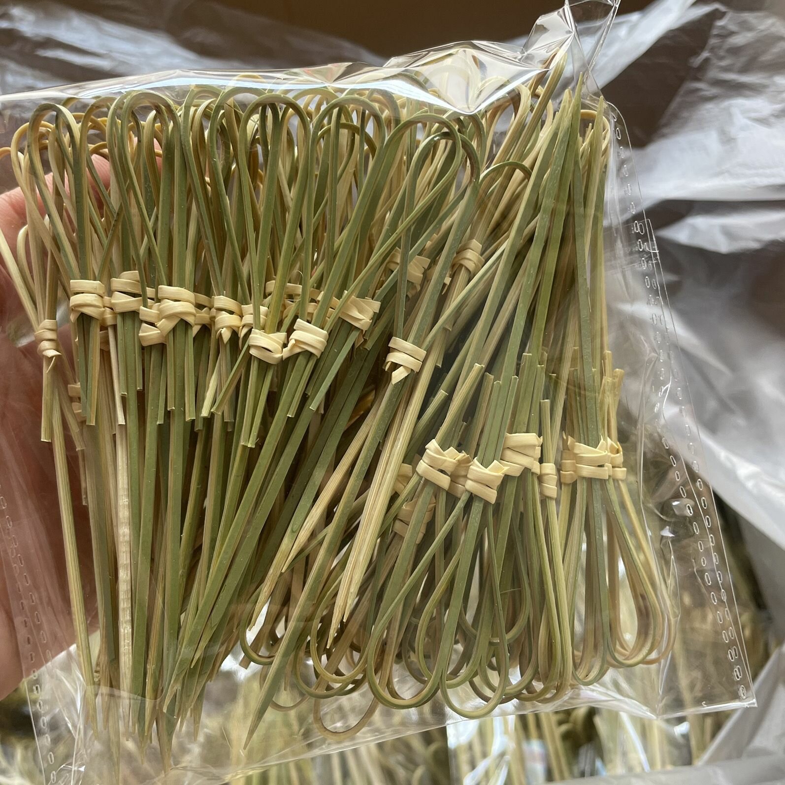 Одноразовые фруктовые палочки, креативные бамбуковые палочки, декор для коктейлей, палочки для сэндвичей, десертные вилки, палочки для бургеров, фиксированные зубочистки