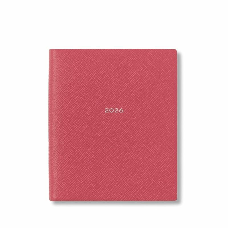 Smythson Ежедневник 2026 Premier Daily Fashion Diary in Panama, Raspberry