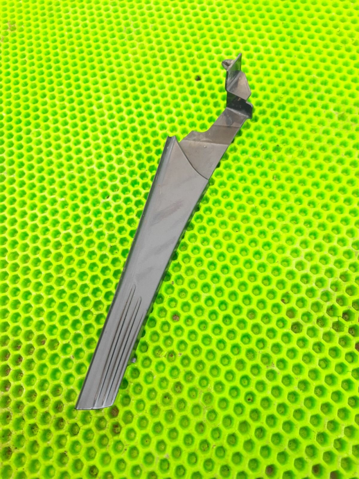 Накладка крыла Opel Astra GTC H Z16XER 2004 перед. прав. (б/у) 13272625