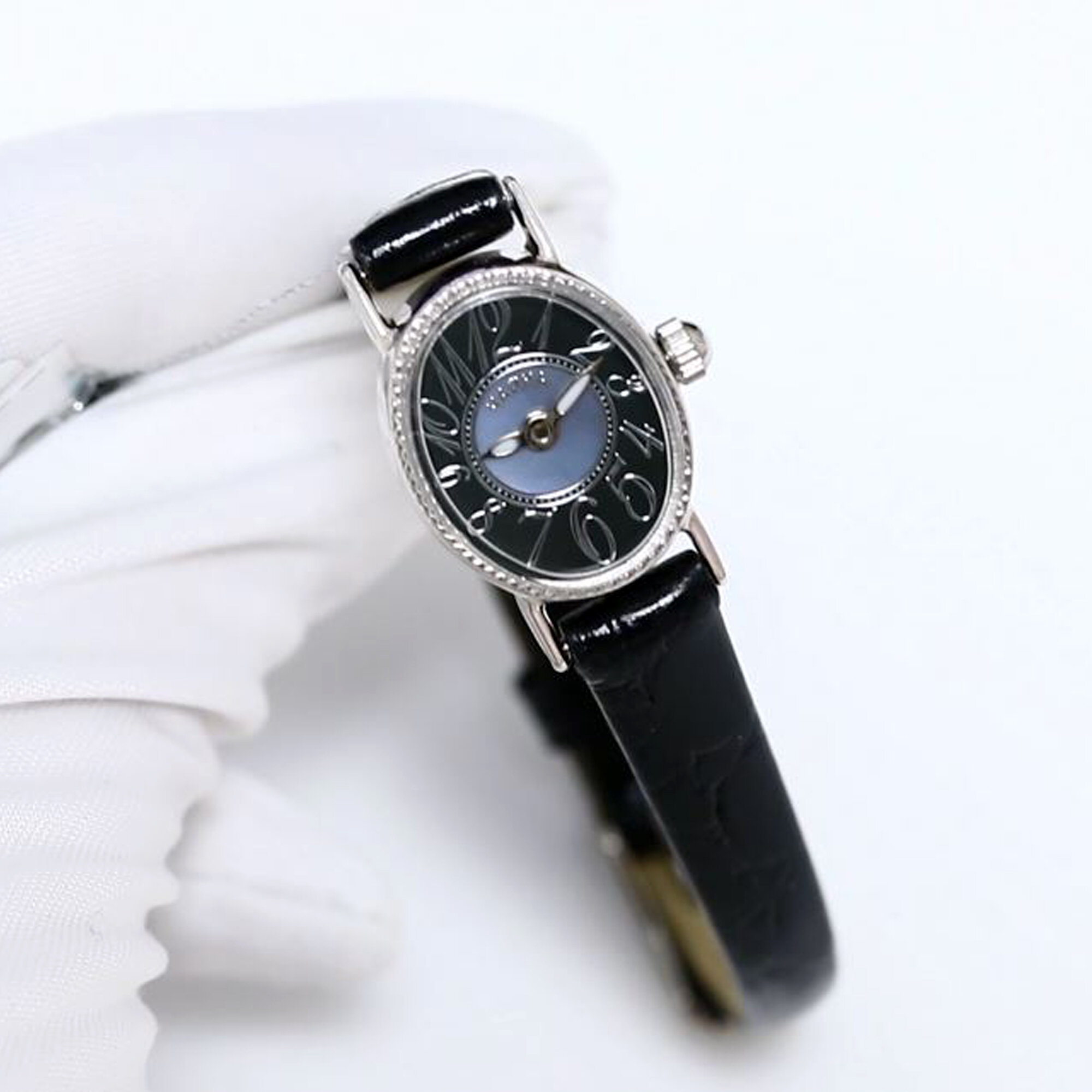 Наручные часы, серебро