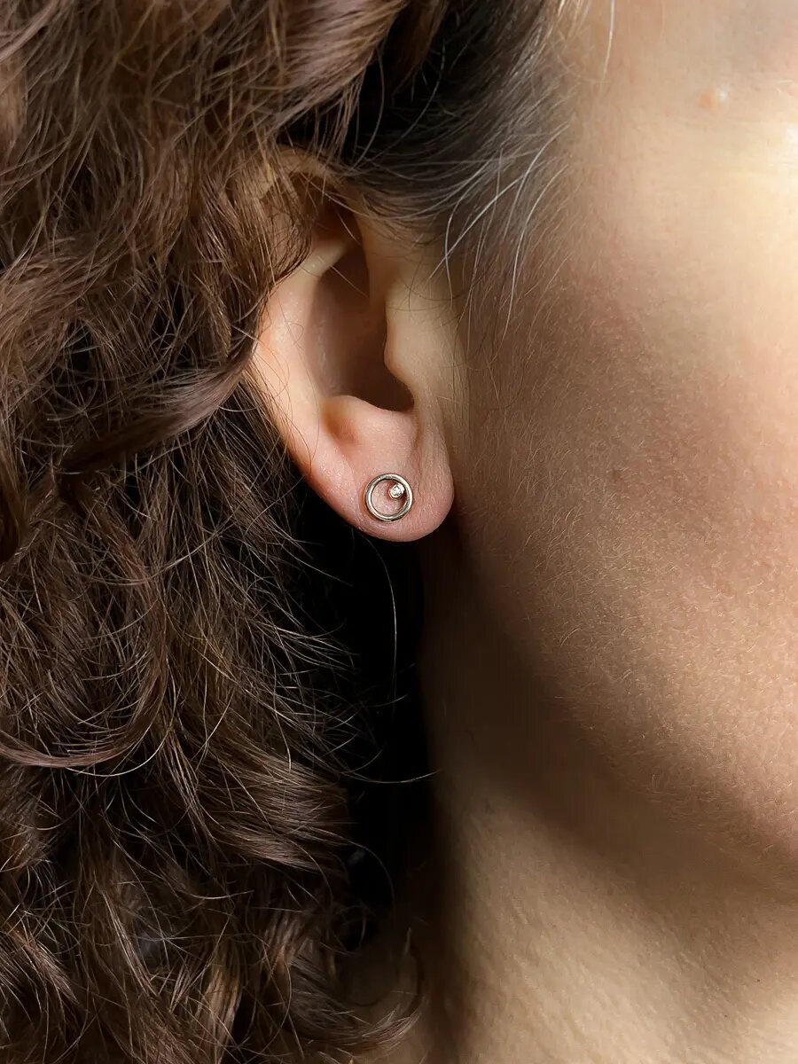 Серьги пусеты, красное золото, 375 проба, бриллиант