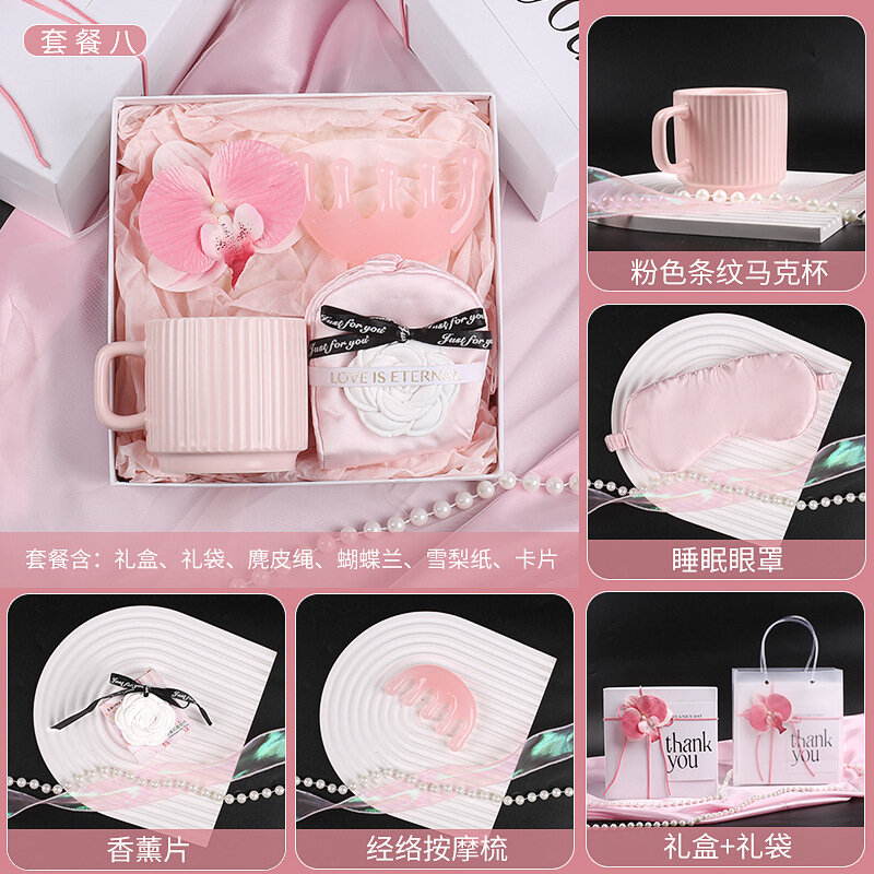 Магазин сувенирной одежды для индустрии красоты. Небольшие подарки сотрудникам к Женскому дню. Набор из 38 предметов: подарочная коробка с молотком из полыни.