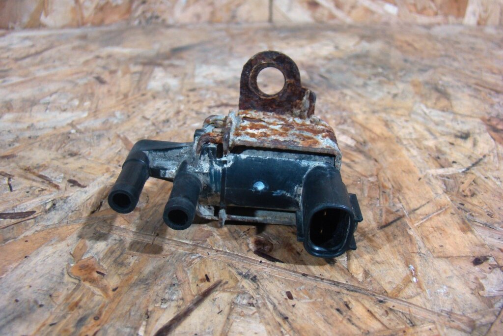 Ford Fusion Клапан вентиляции топливного бака 1198051