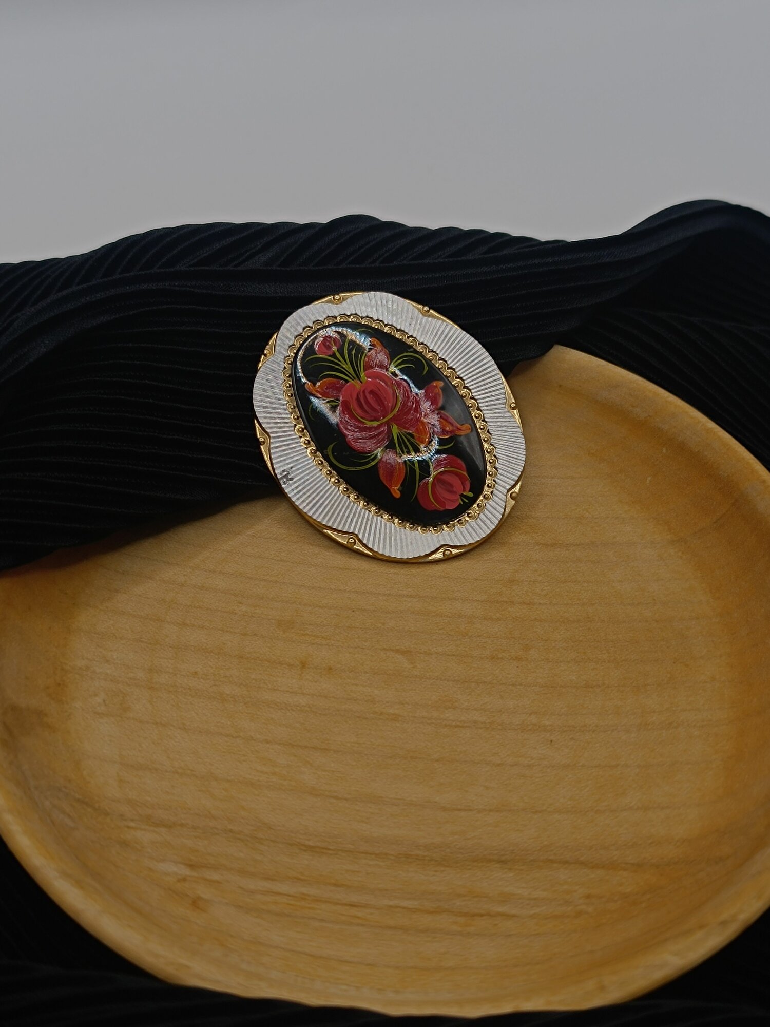 Винтажная брошь, ручная роспись.