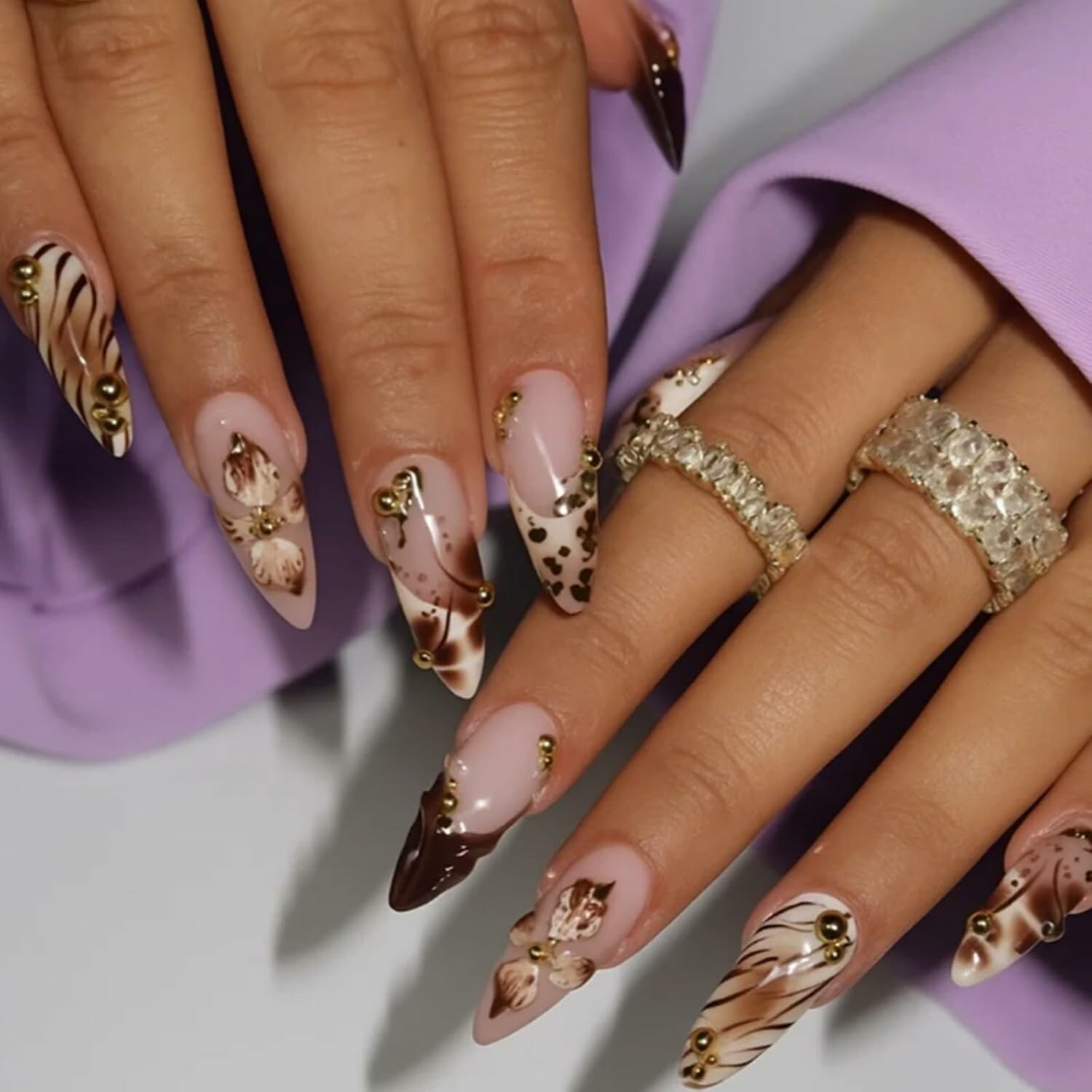 24 наклейки для ногтей в горошек цвета мокко - Миндалевидные, нежные пастельные точки розового, желтого и коричневого цвета - Ретро-стиль французского шика в стиле "конфетный" современный ретро-маникюр