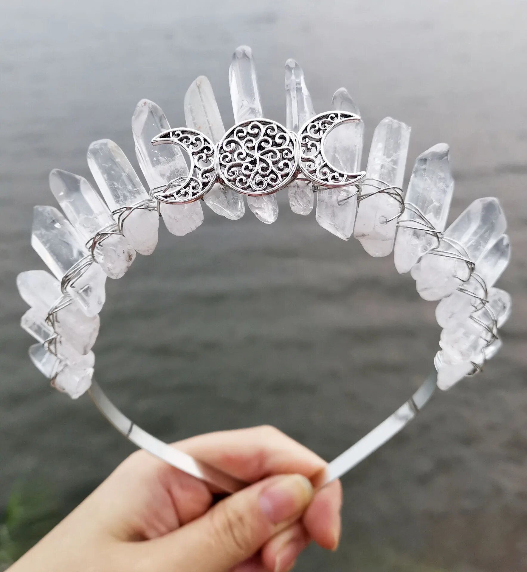 Кристальная тиара серебряного цвета, A