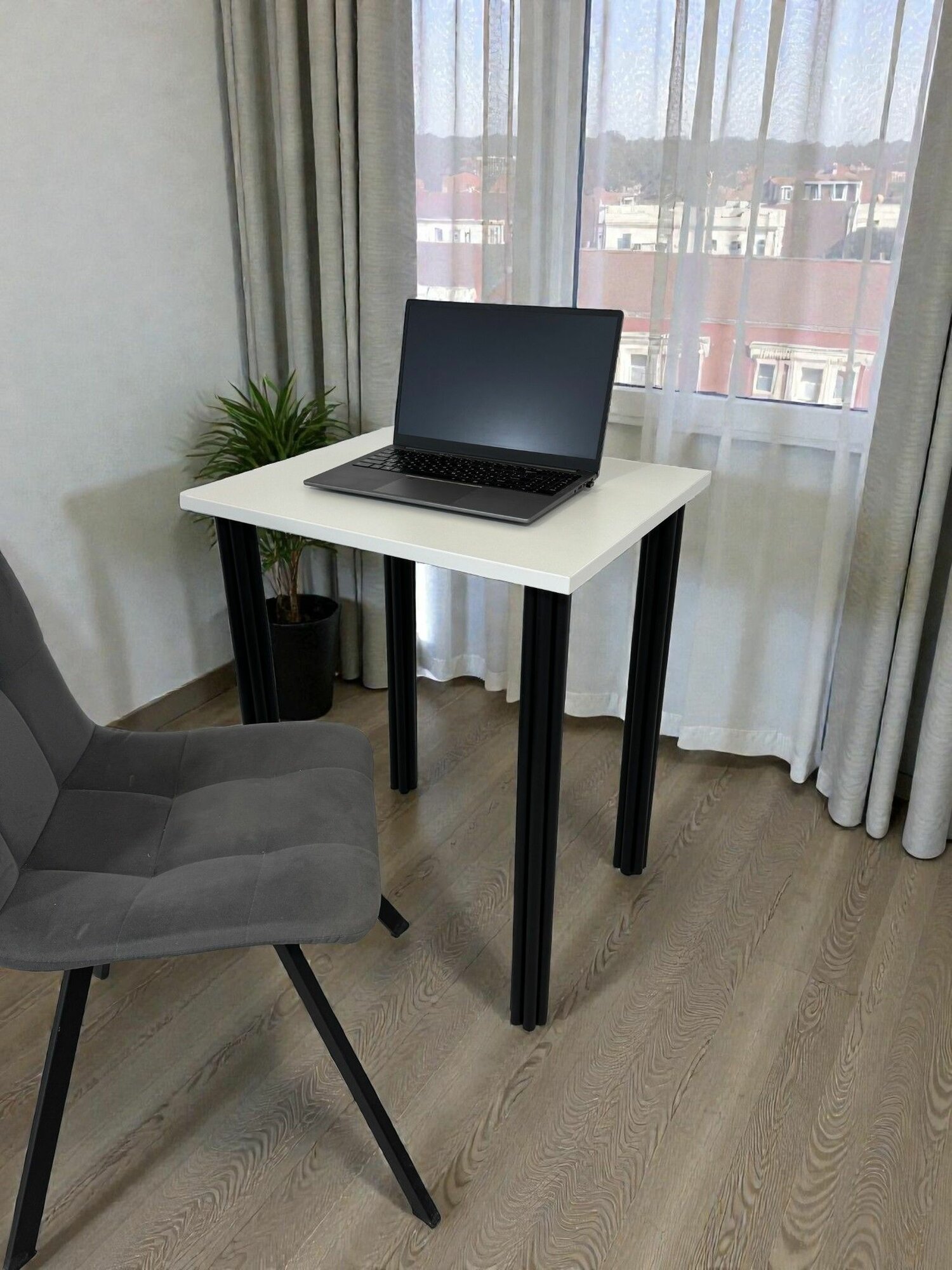 Стол дизайнерский письменный/ цвет Белый, 60*50 см. Ножки черные.