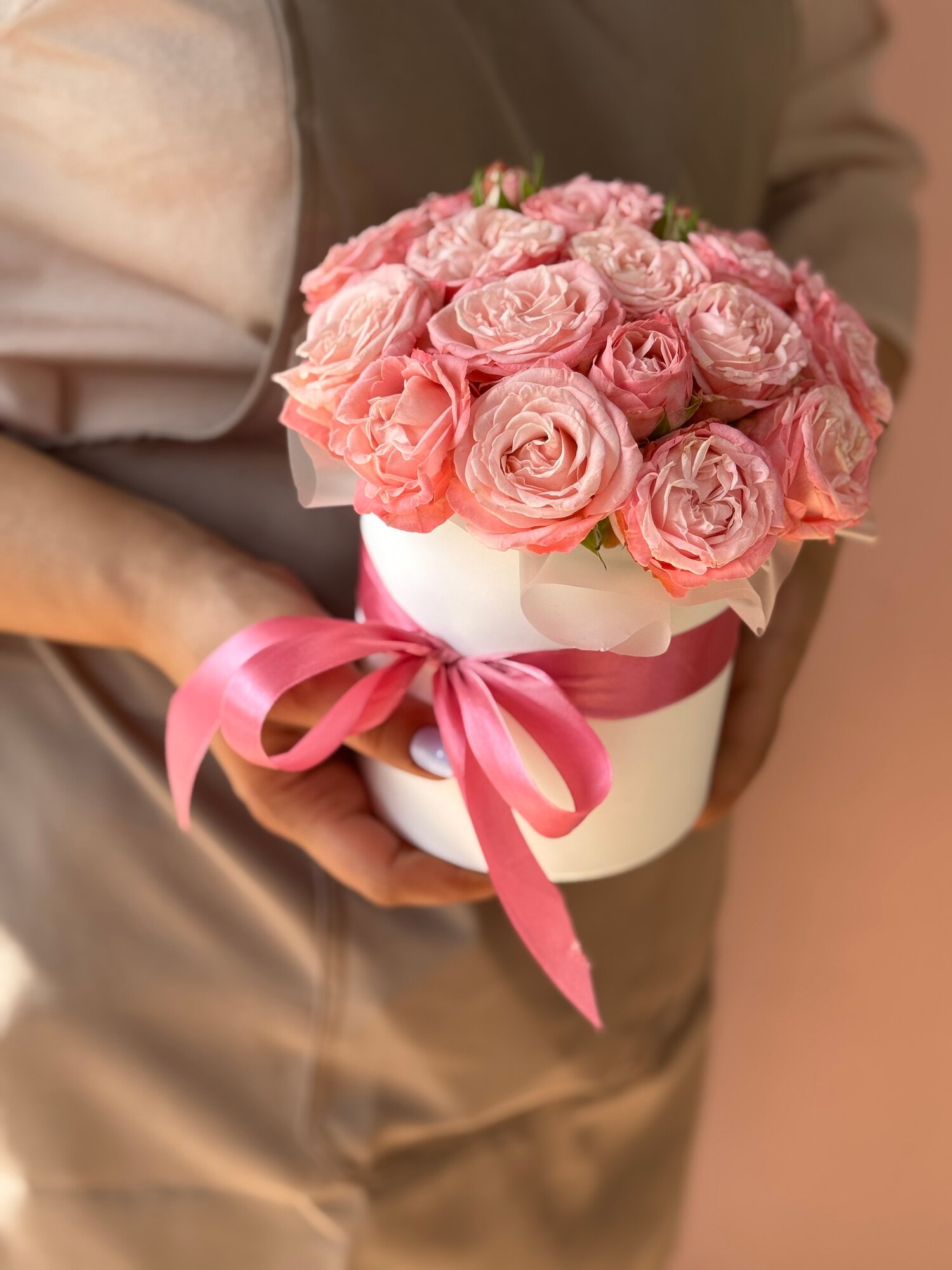 Коробочка с пионовидной розой Pionova Flowers, прекрасный букет из кустовых роз в коробке