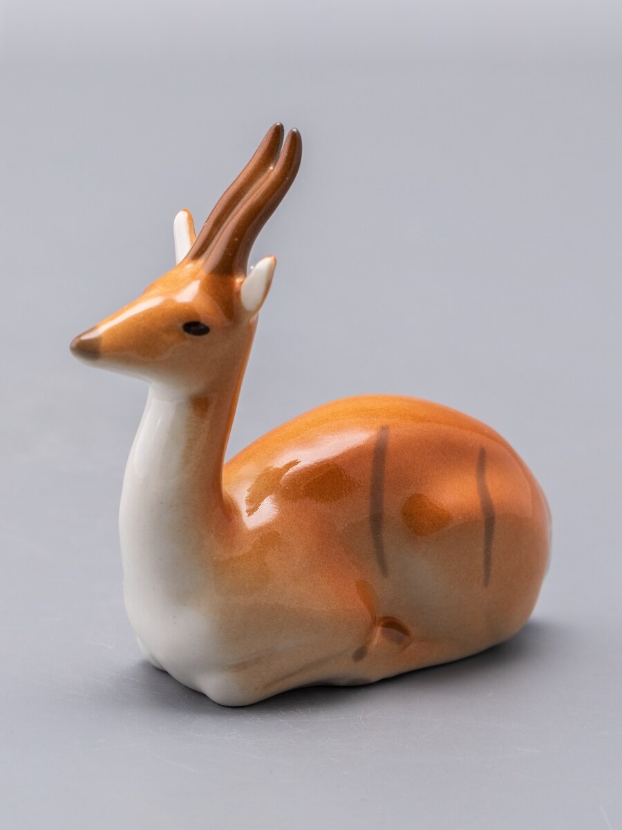 Скульптура "Газель" 4,1*10,3 см, мягкий фарфор, Императорский фарфоровый завод