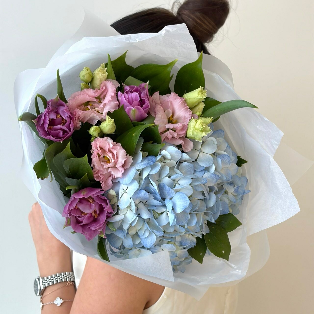 Нежный букет с эустомой, тюльпанами и гортензией #1015