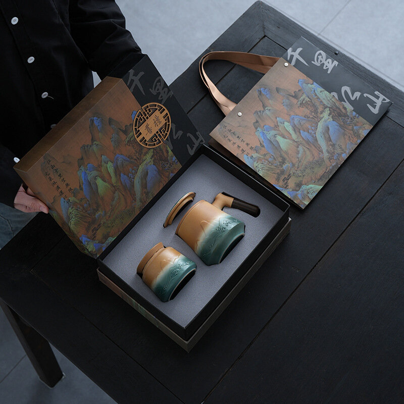 Бизнес-подарки для юбилеев компаний, ежегодных собраний и корпоративных мероприятий; элитные практичные сувениры для руководителей и клиентов.