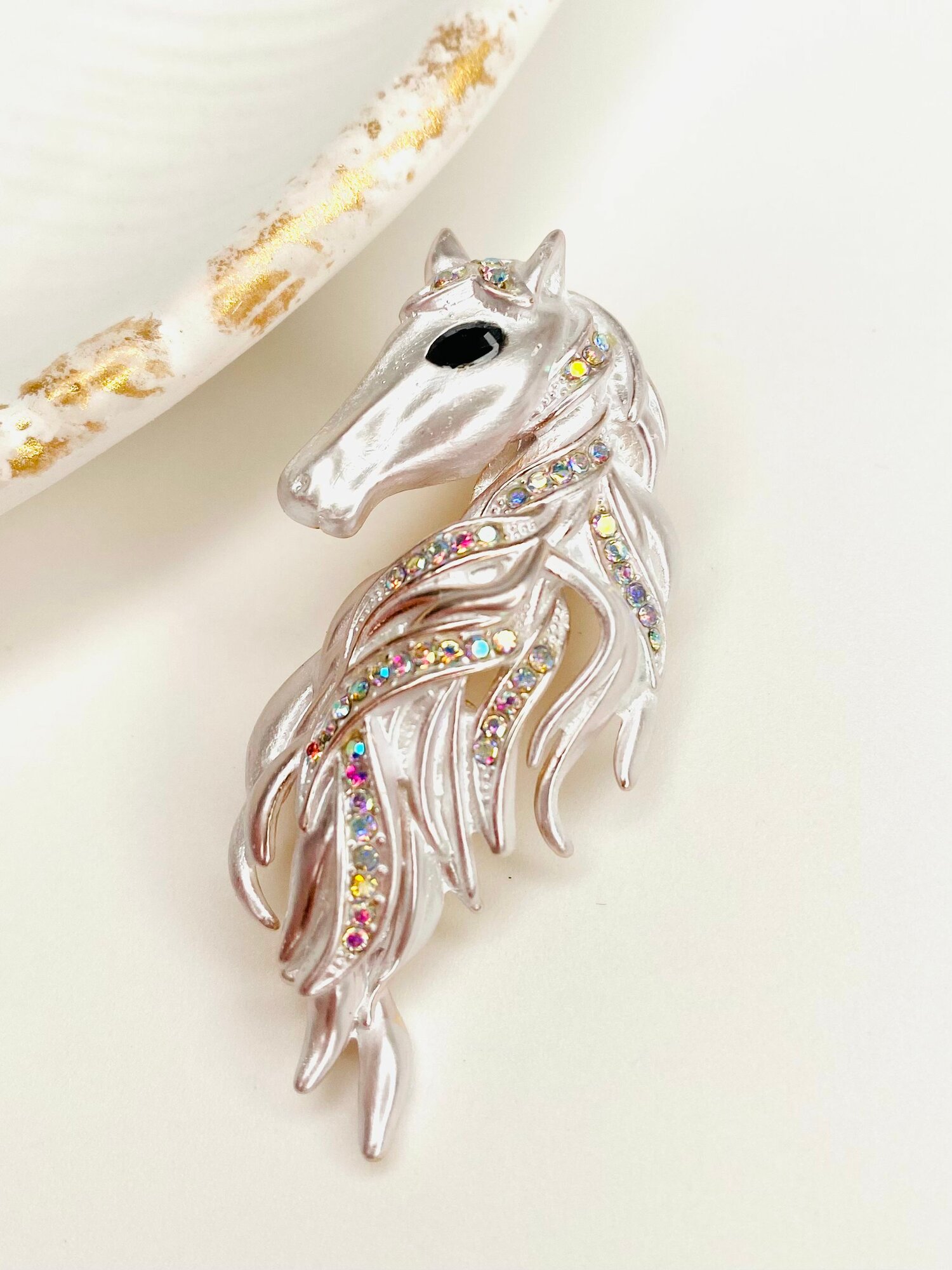 Брошь, искусственный камень