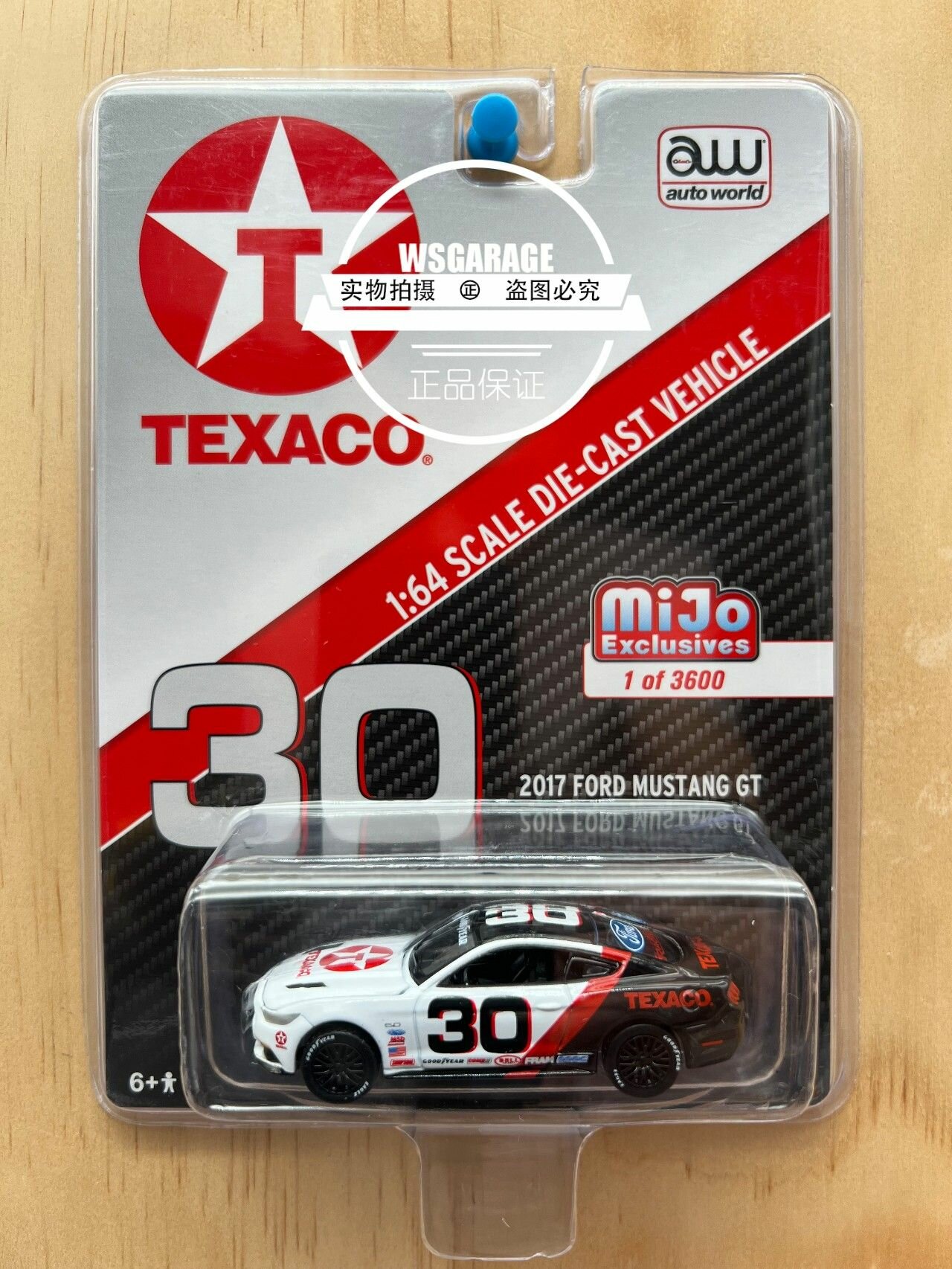 Auto World, литая модель 1:64, серия Ford Mustang Cars(2017 Ford Mustang GT Texaco)