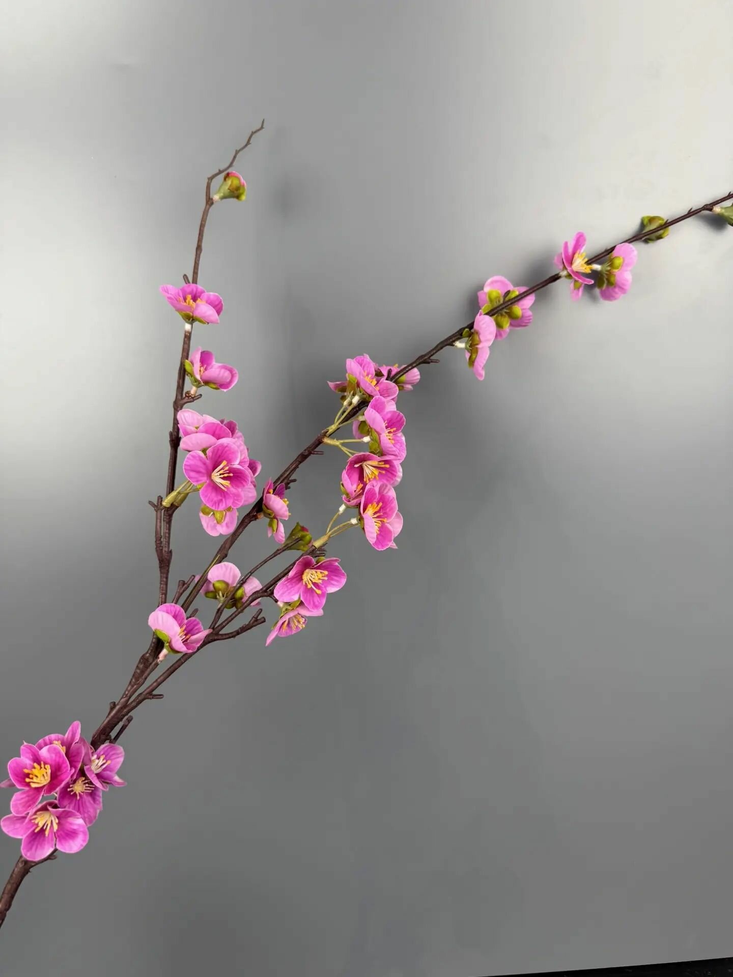 Искусственные цветы для декора Сакура 1 ветка из силикона розовая 108 см для украшения веранд фотозон и кафе