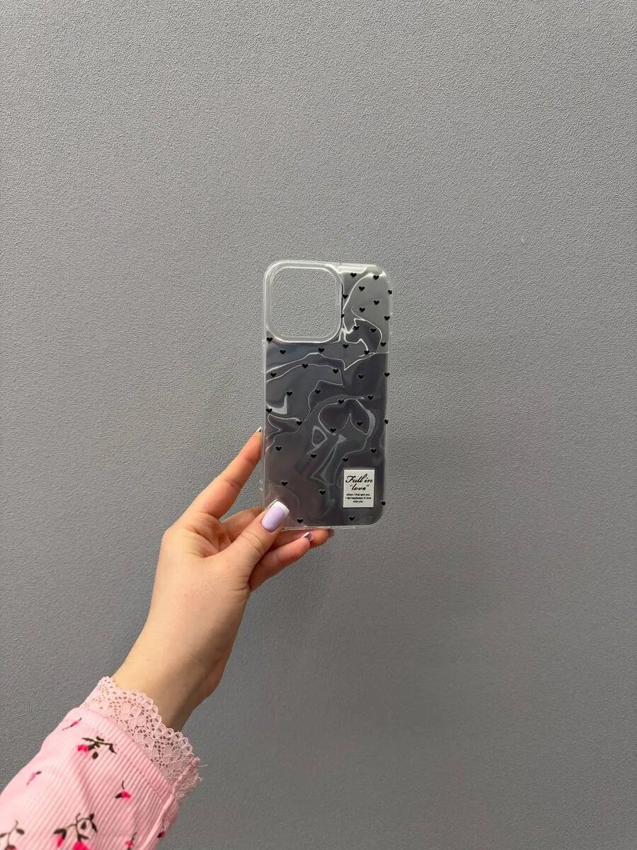 Чехол на Iphone 15 Pro Max, цвет серебряный, принт "Сердечки" . — фото 1