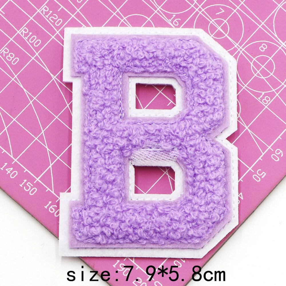 Фиолетовая термонаклейка буква B, 7.9*5.8 см