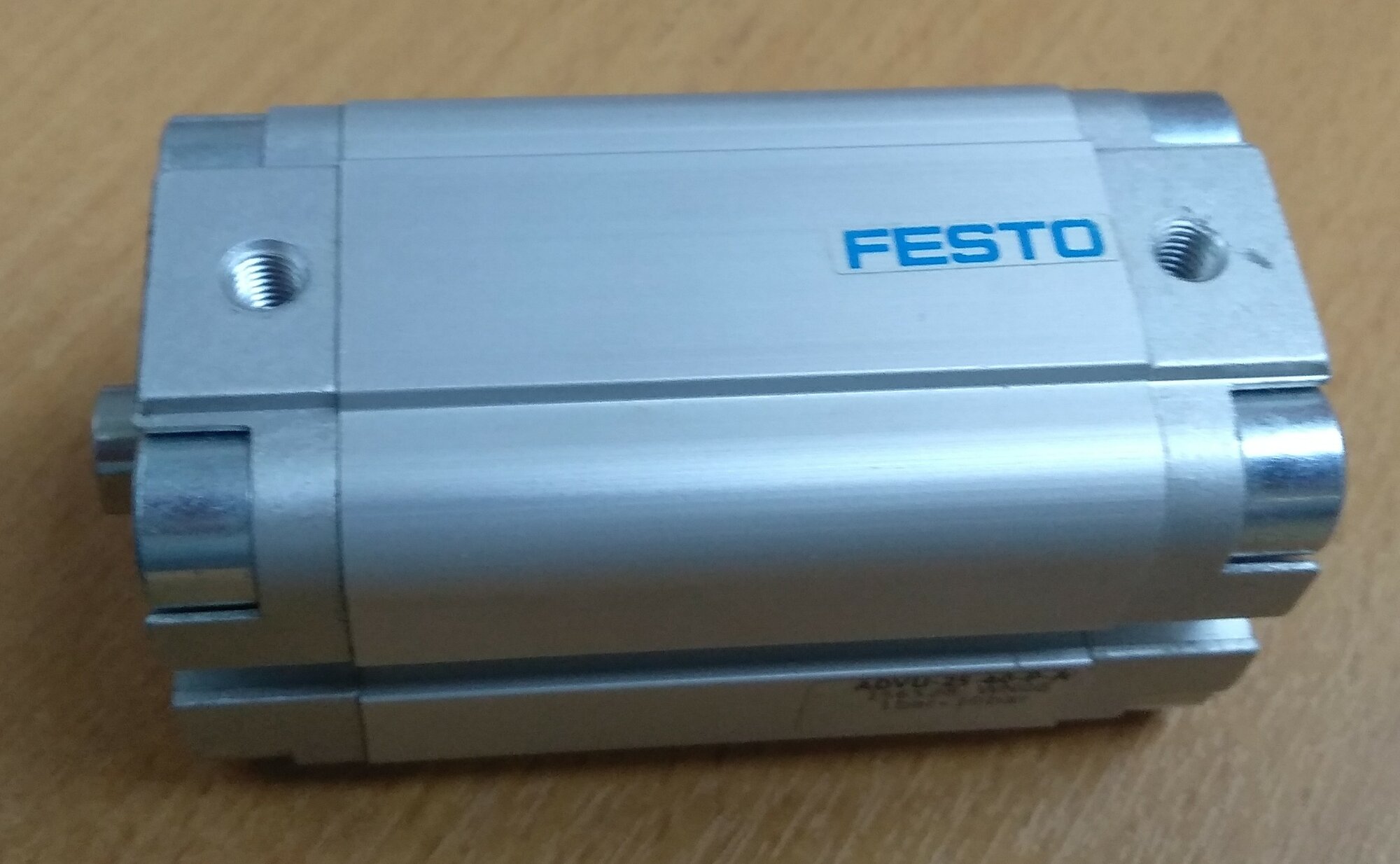 Пневмоцилиндр FESTO ADVU-25-40-P-A 156528, компактный, двустороннего действия, 25х40х85мм