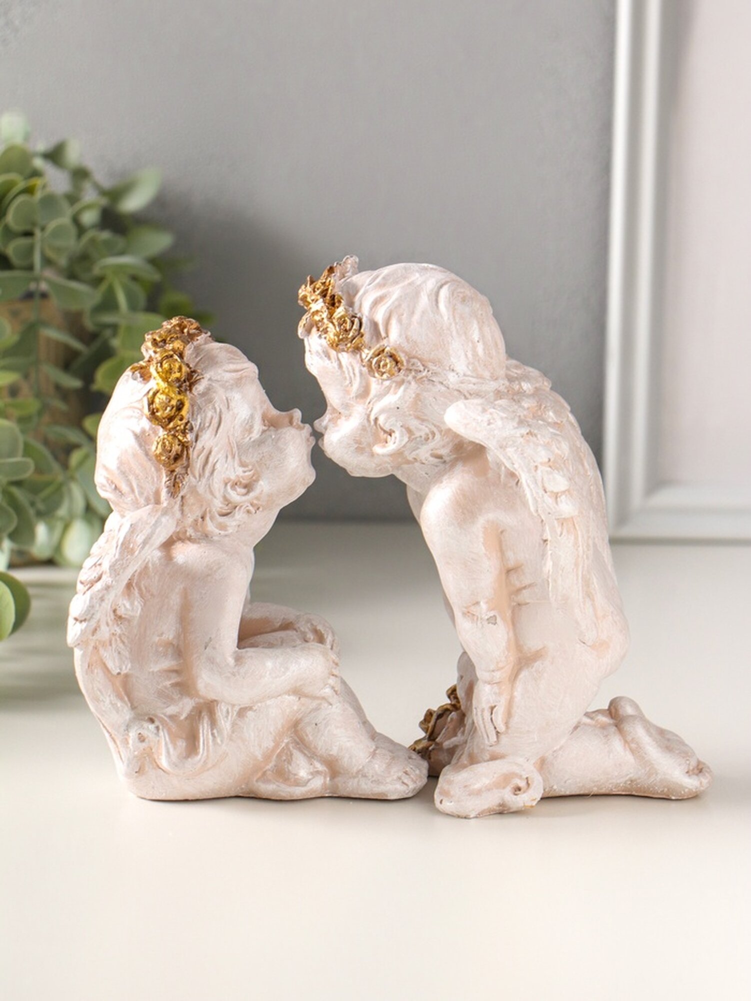 Фигурка полистоун «Ангелочки целуются», 16×17×10 см