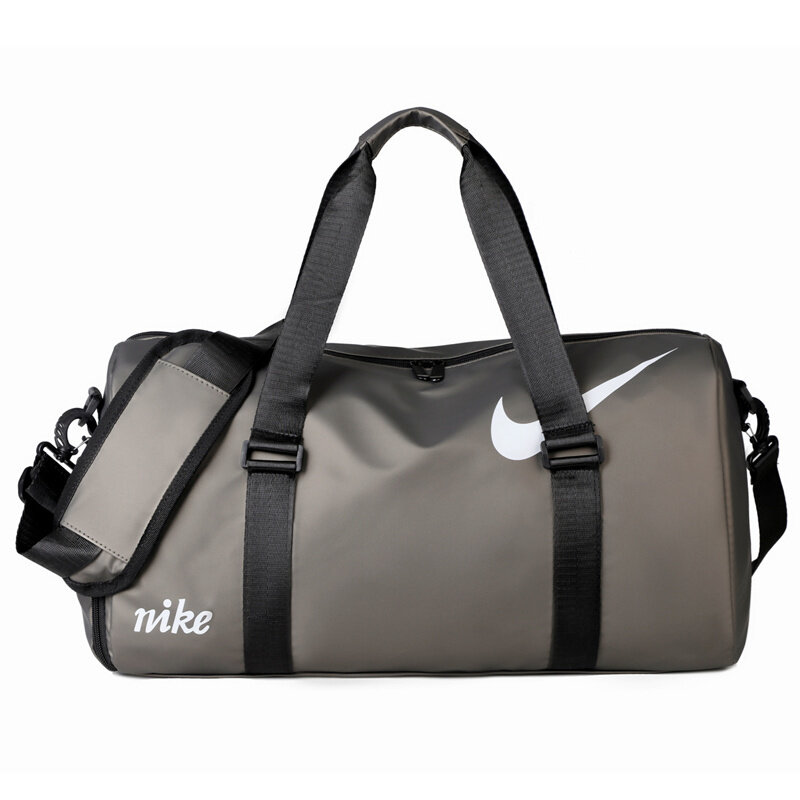 Спортивная сумка Nike унисекс, подходит для фитнеса, тренировок, путешествий, повседневной носки, ношения через плечо, в руке или в багаже. Водонепроницаемая и прочная.