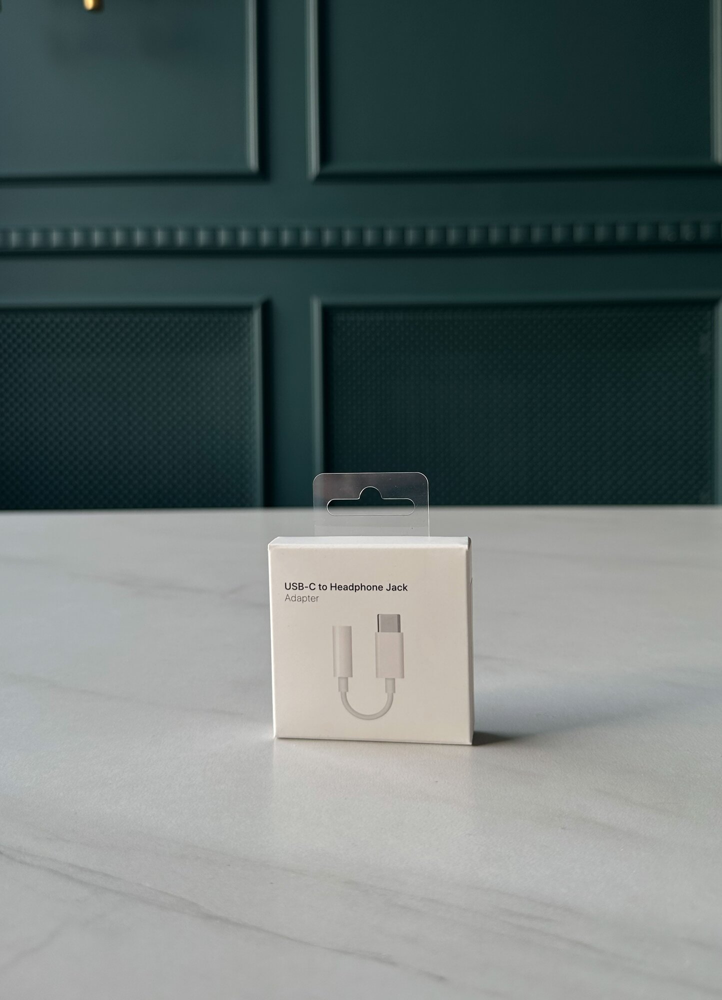 Адаптер USB-C – 3.5 мм Jack (MU7E2ZM/A), переходник USB-C на Mini Jack, для смартфонов и планшетов, белый