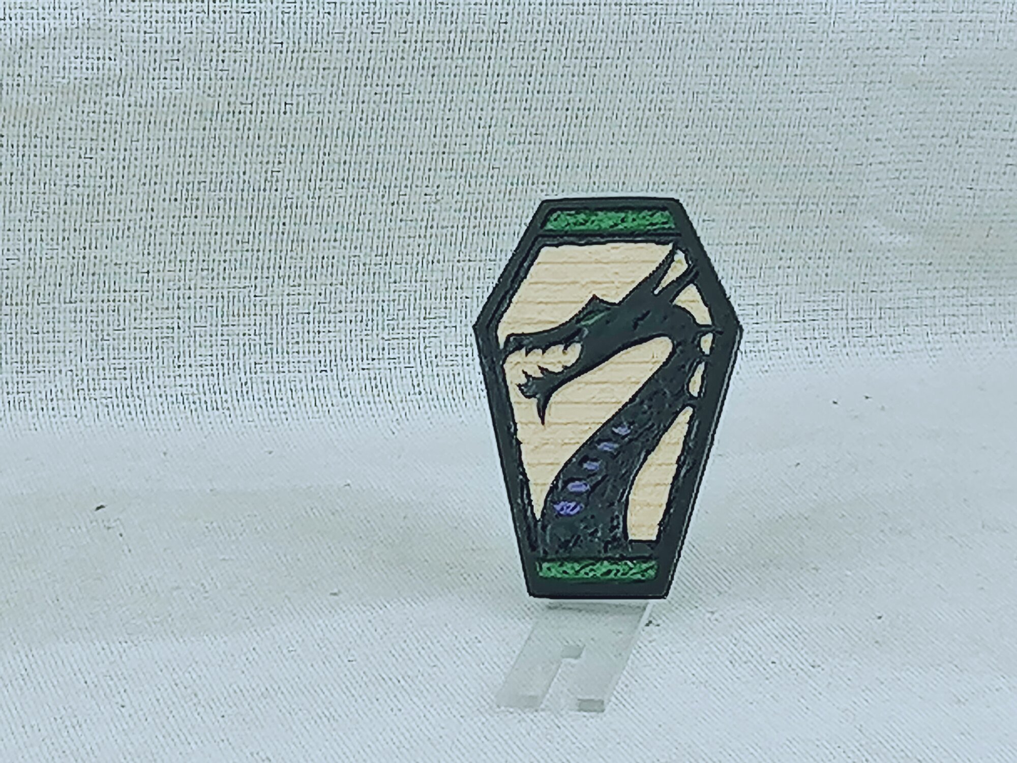 Значок из игры-аниме Twisted wonderland, Malleus Draconia/Искажённая страна чудес, Маллеус Дракония/смола, ручная работа