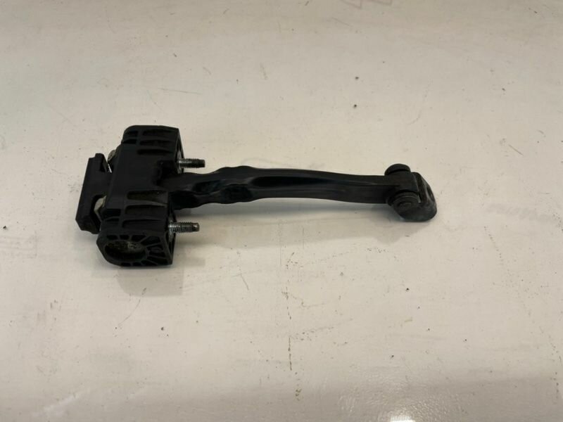 Ограничитель двери Opel Astra 2005 5160251 L48 Z16XEP, передний левый (с пробегом)