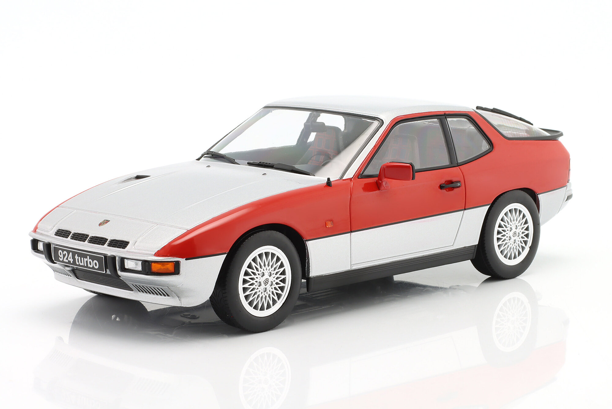 Модель коллекционная KK-SCALE Porsche 924 turbo - 1986 серебристый с красным