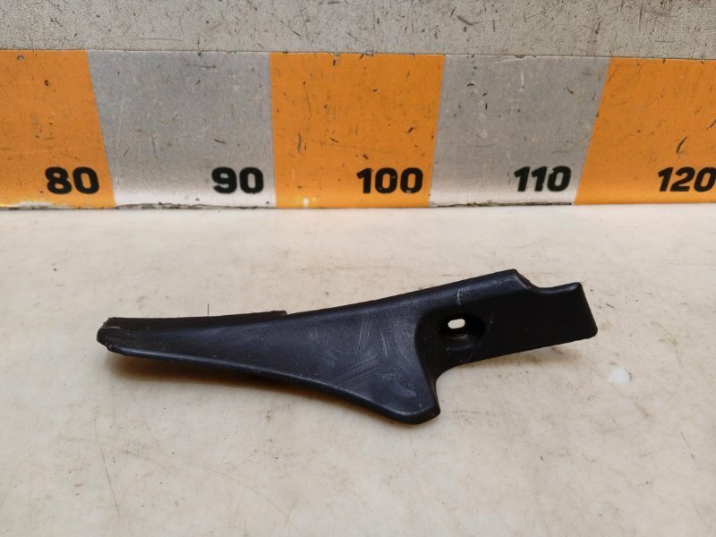 Б/У лобового стекла Накладка Renault Sandero 2013 1 Лев. 499044 RENAULT арт. 8200763640