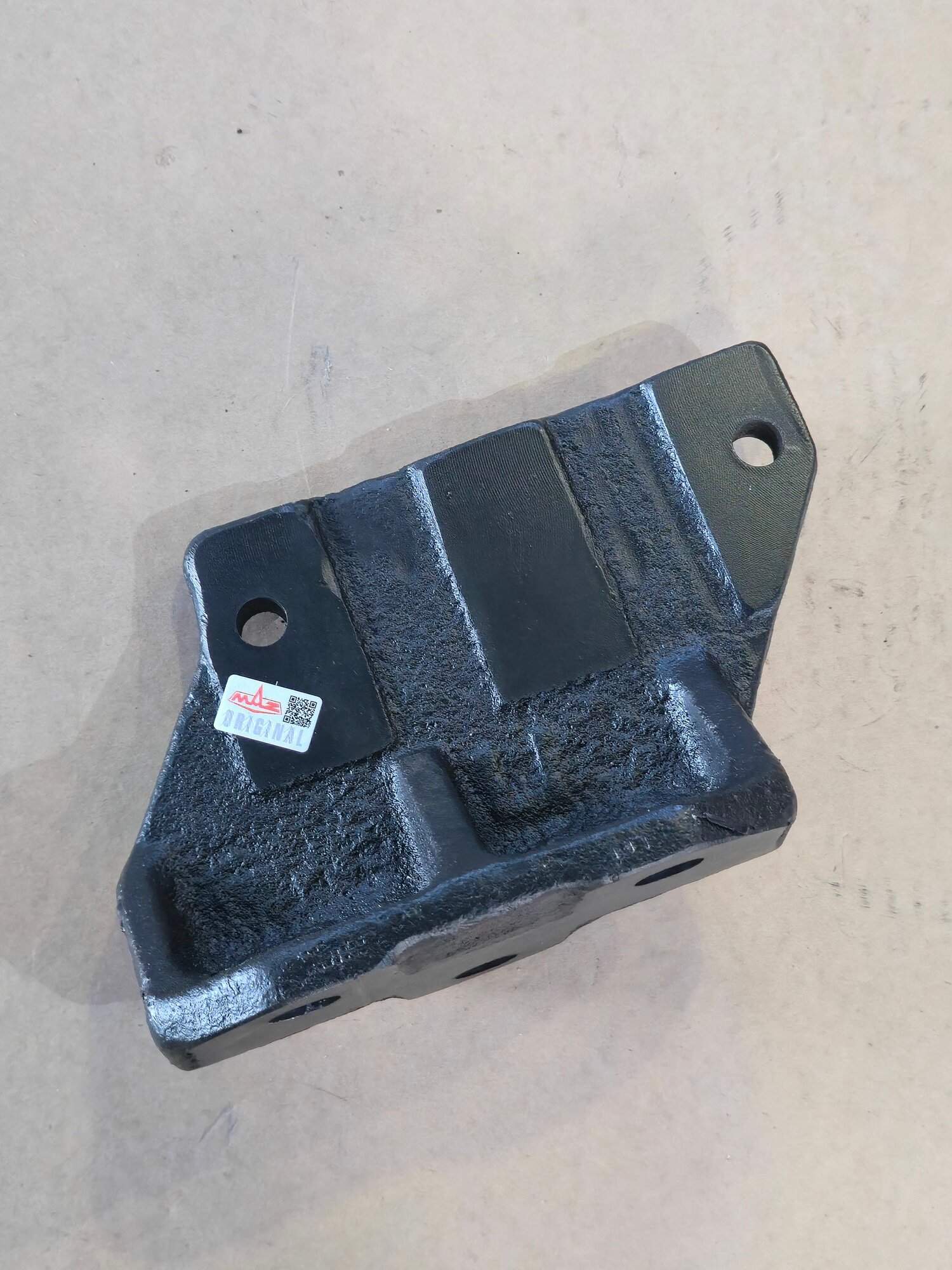 Кронштейн МАЗ двигателя боковой передний ОАО МАЗ