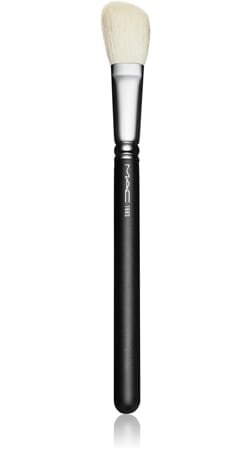 Кисть косметическая M.A.C. 168 synthetic large angled contour brush, 1 шт