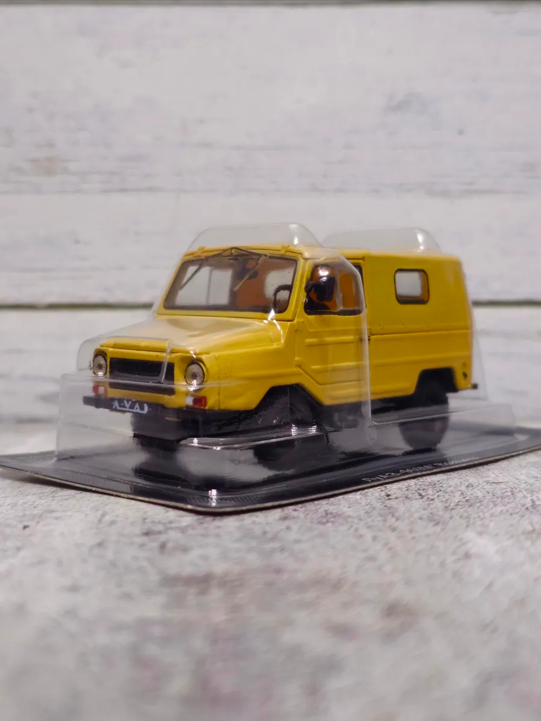 ЛуАЗ 969М Коллекционная модель автолегенды ссср Deagostini 1/43