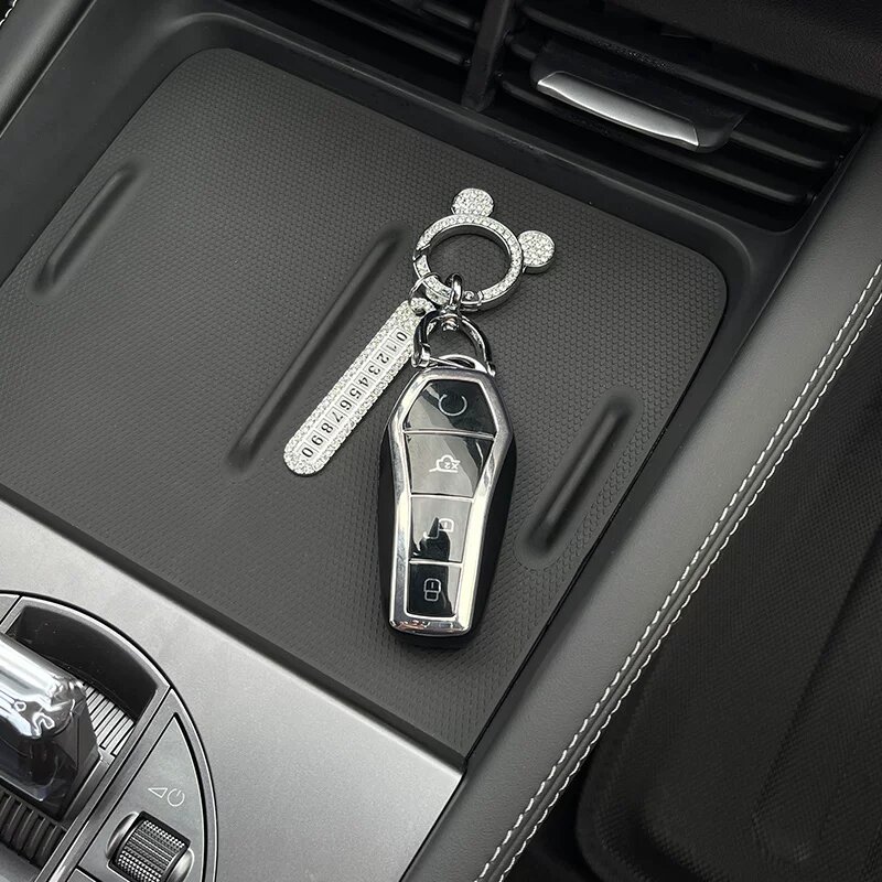 Чехол для ключа BYD Seal 06 черный с мишки ключом и серебряной гравировкой номера
