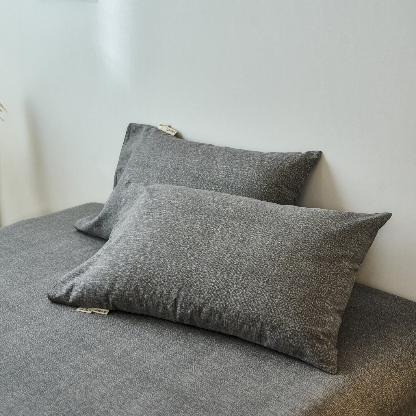 Частые вопросы: Как перевести "pure cotton old rough fabric pillowcase set of two" с китайского на русский? Перевод: Набор из двух подушечных накров
