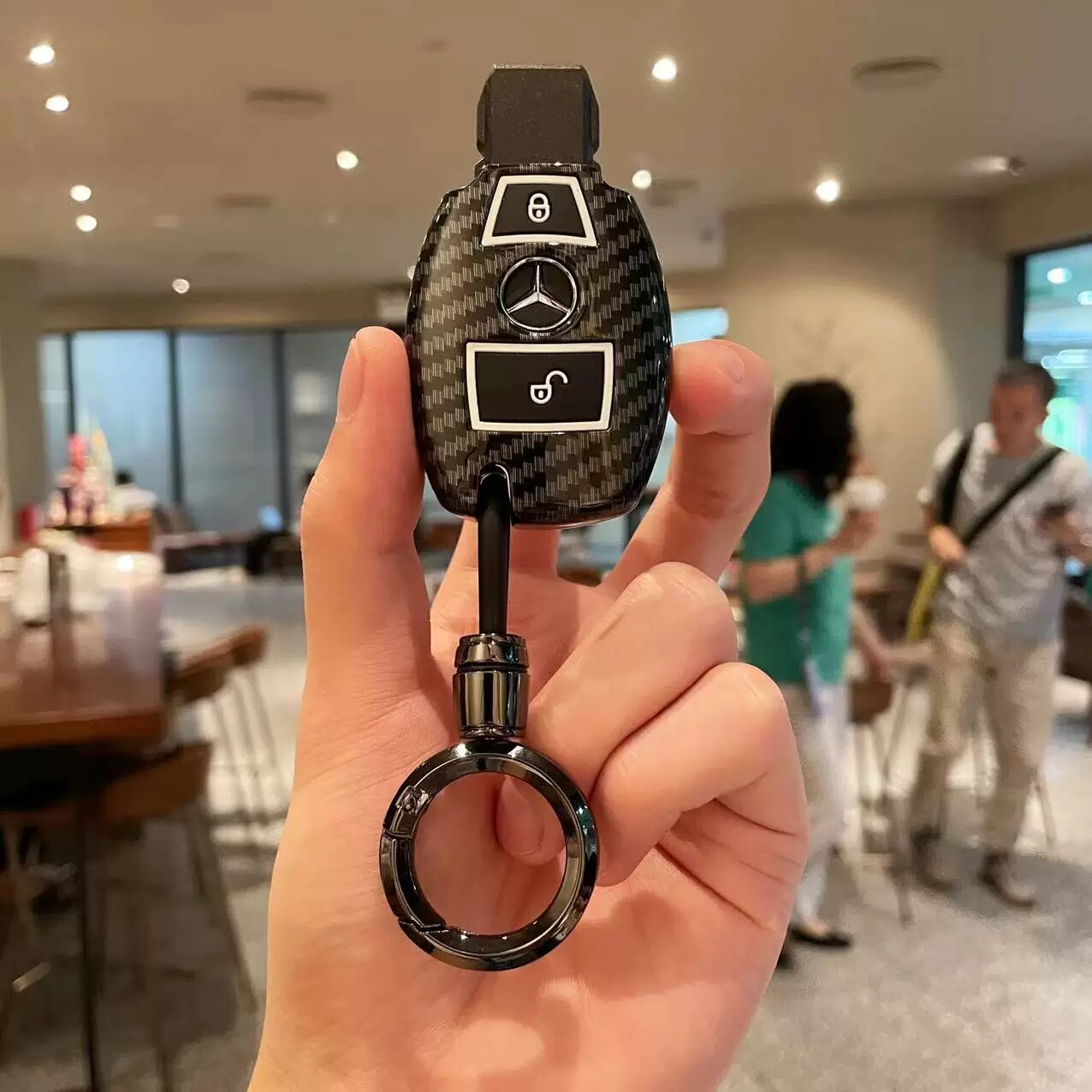 Ключевой брелок в стиле B с угольно-черным карбоном и вращающимся кольцом