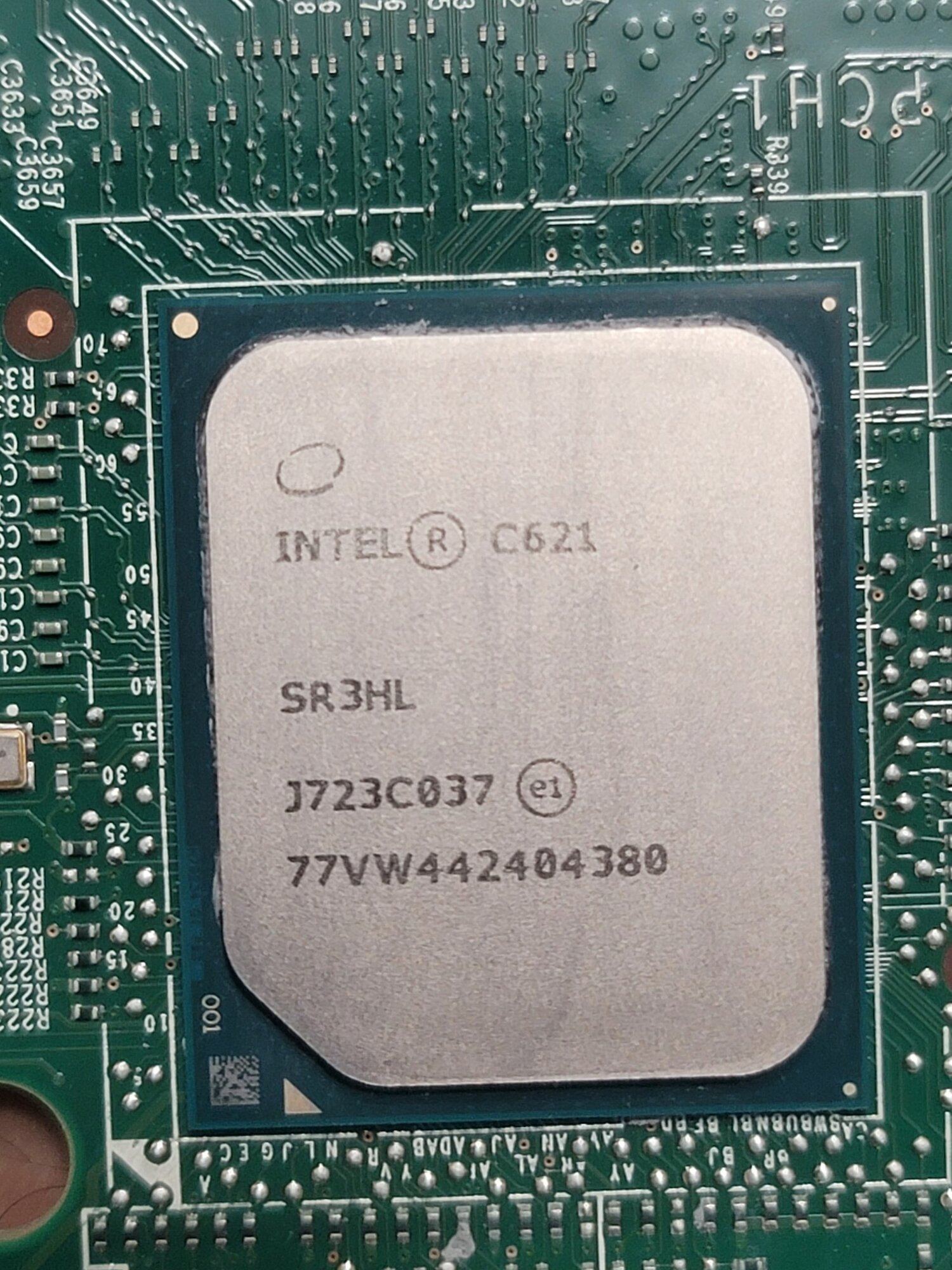 Чипсет c621 с платы Dell r640 будет отрезан с частью платы