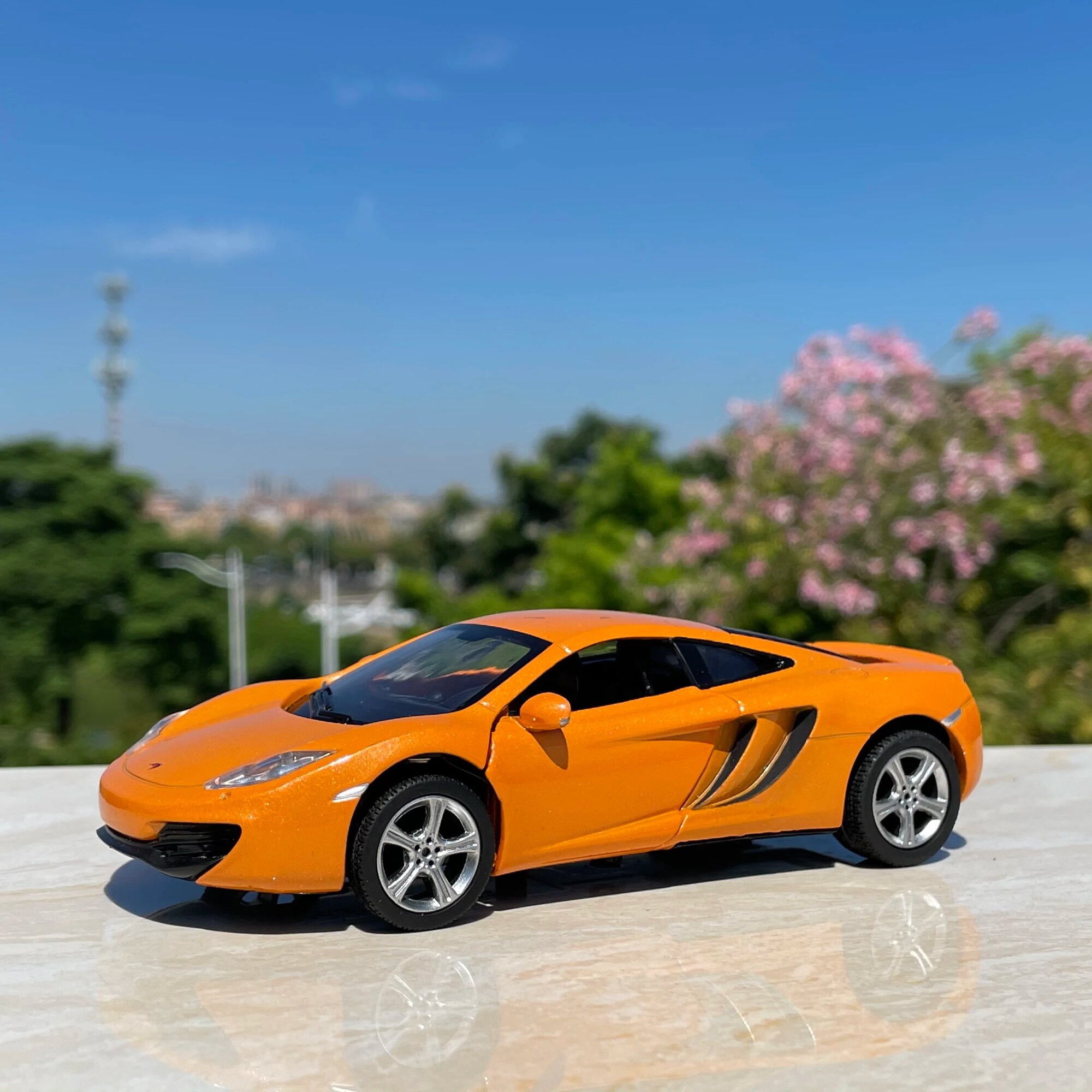 Масштабная модель McLaren MP4-12C Maisto