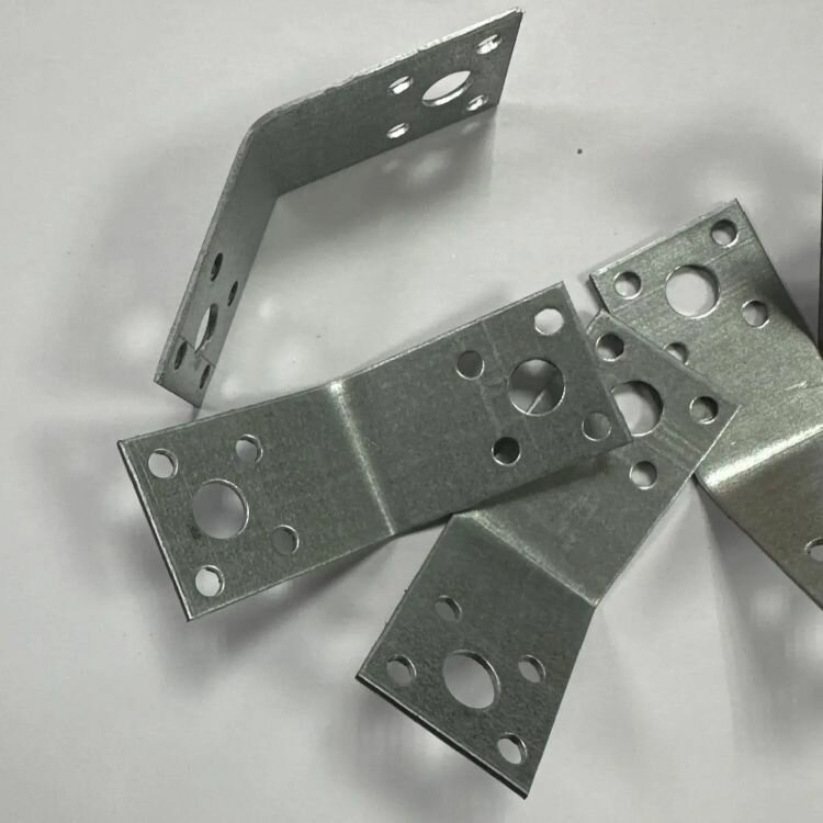 Уголок крепежный 8 штук металлический 50х50х35х2,0мм KUS 135 градусов оцинкованный