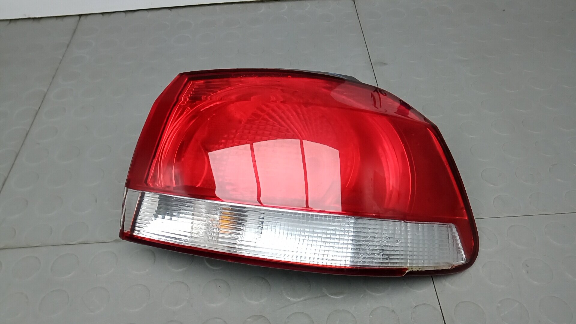 Фонарь задний правый VOLKSWAGEN GOLF 6