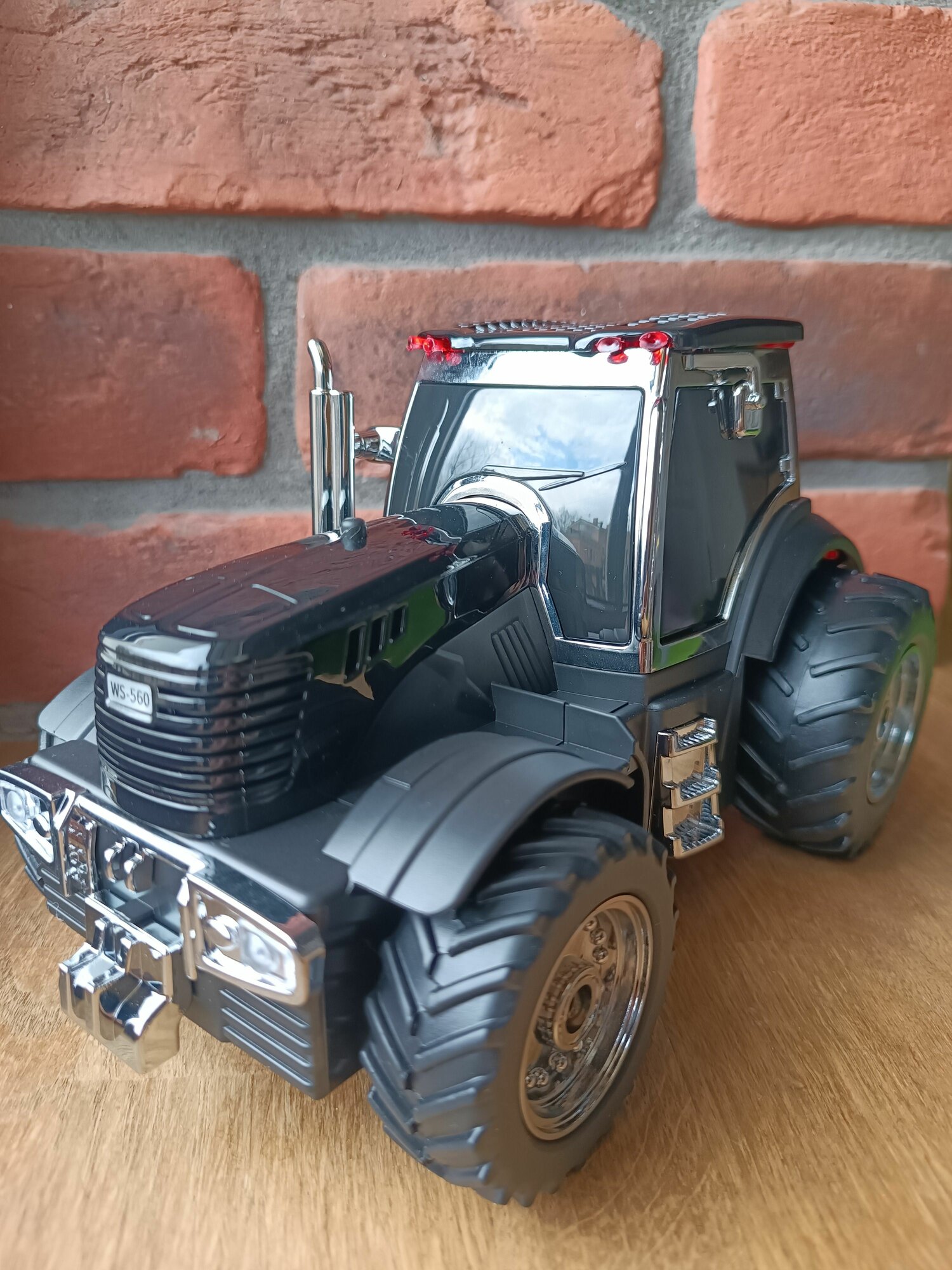 Беспроводная, портативная MP3 колонка Трактор WS-560, чёрный