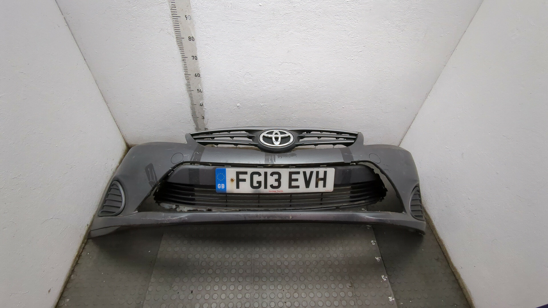 Бампер передний Toyota Avensis 3 Б/У