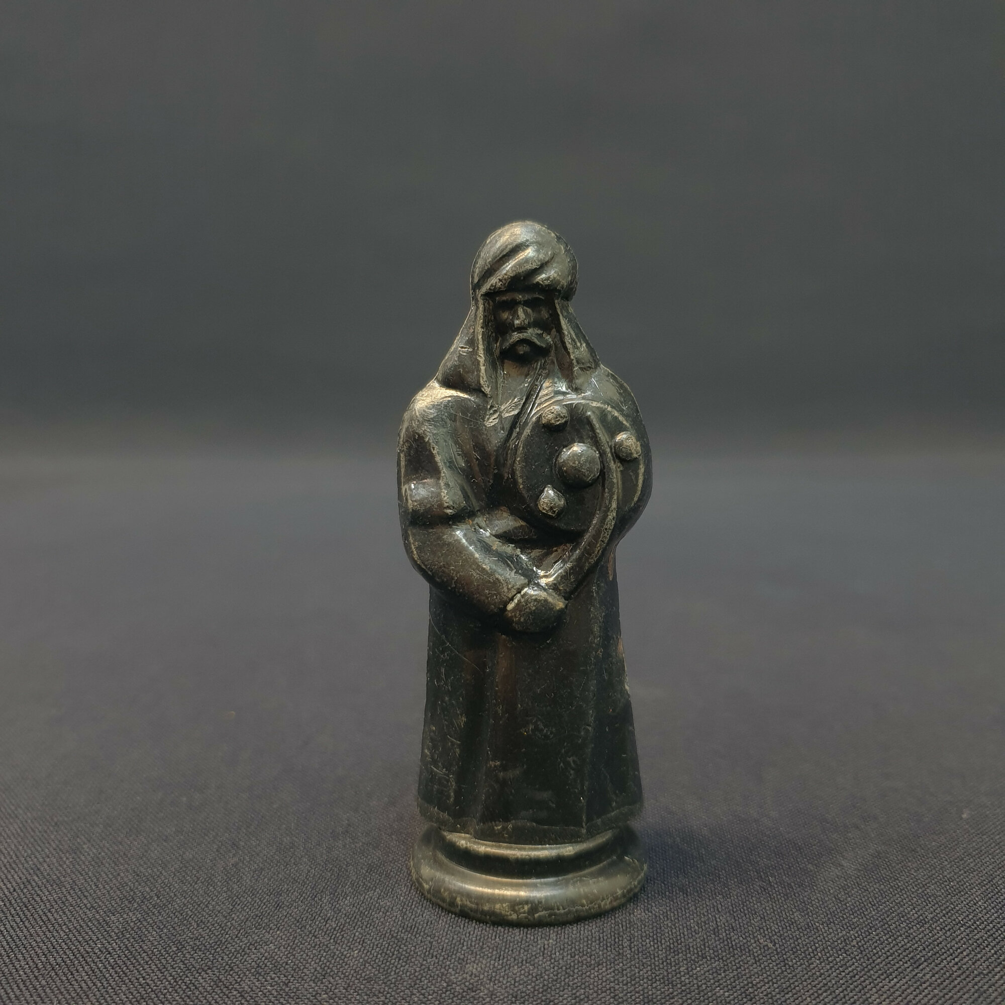 Винтажная фигурка СССР. Богатырь со щитом, декоративная скульптура из пластика для коллекции