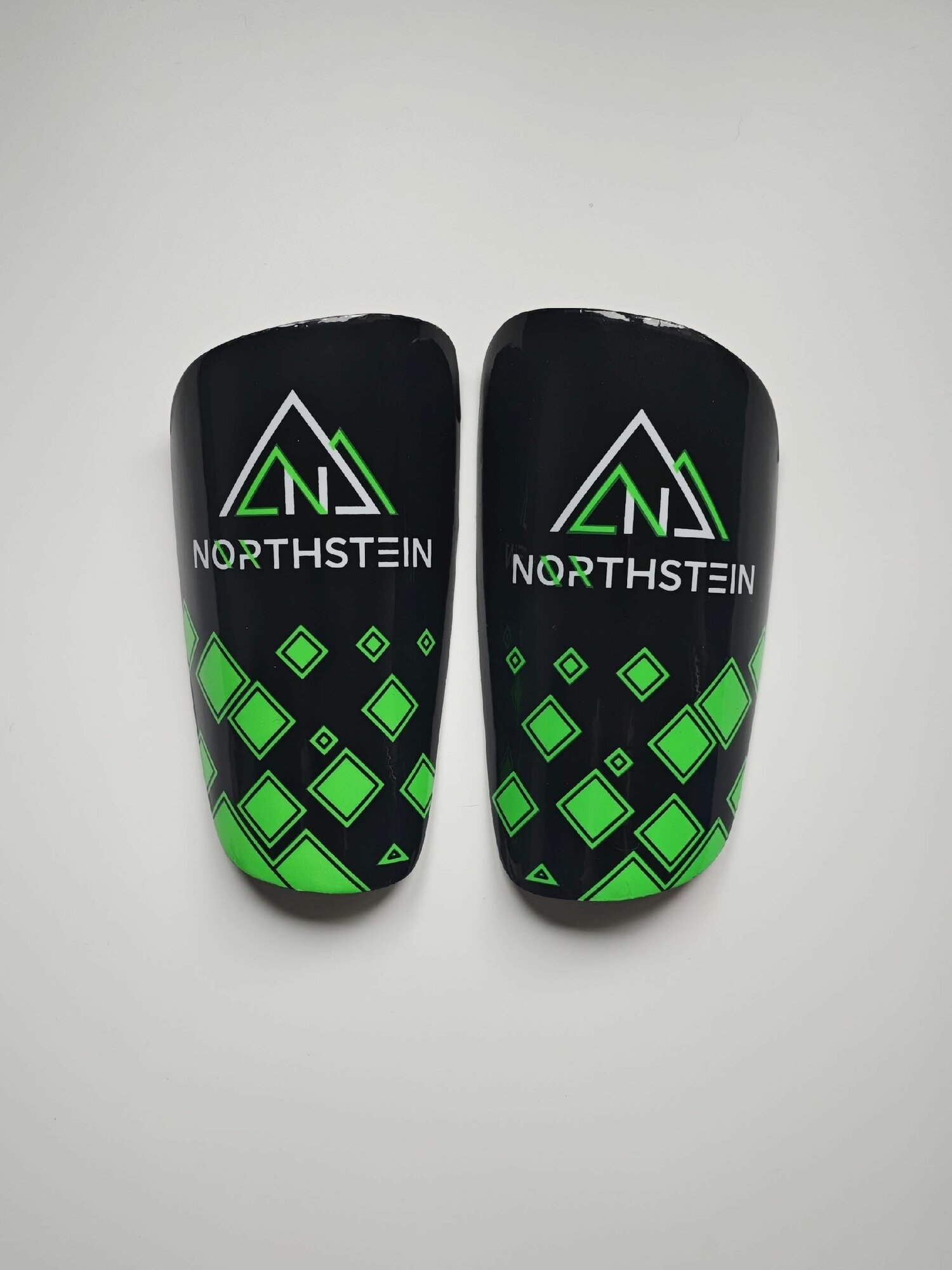 Щитки футбольные Northstein Apex Fibra, черный, зеленый, р-р M
