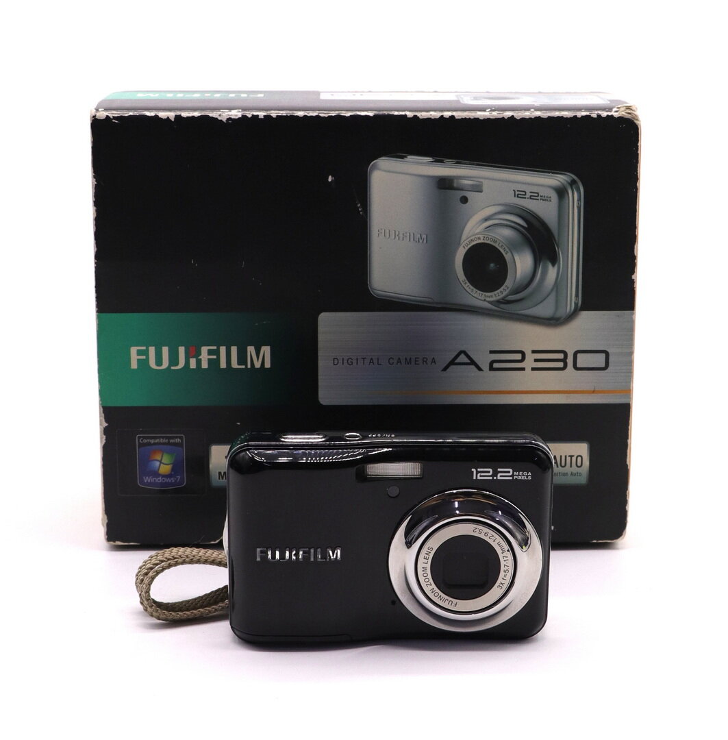 Компактная камера Fujifilm FinePix A230 в упаковке