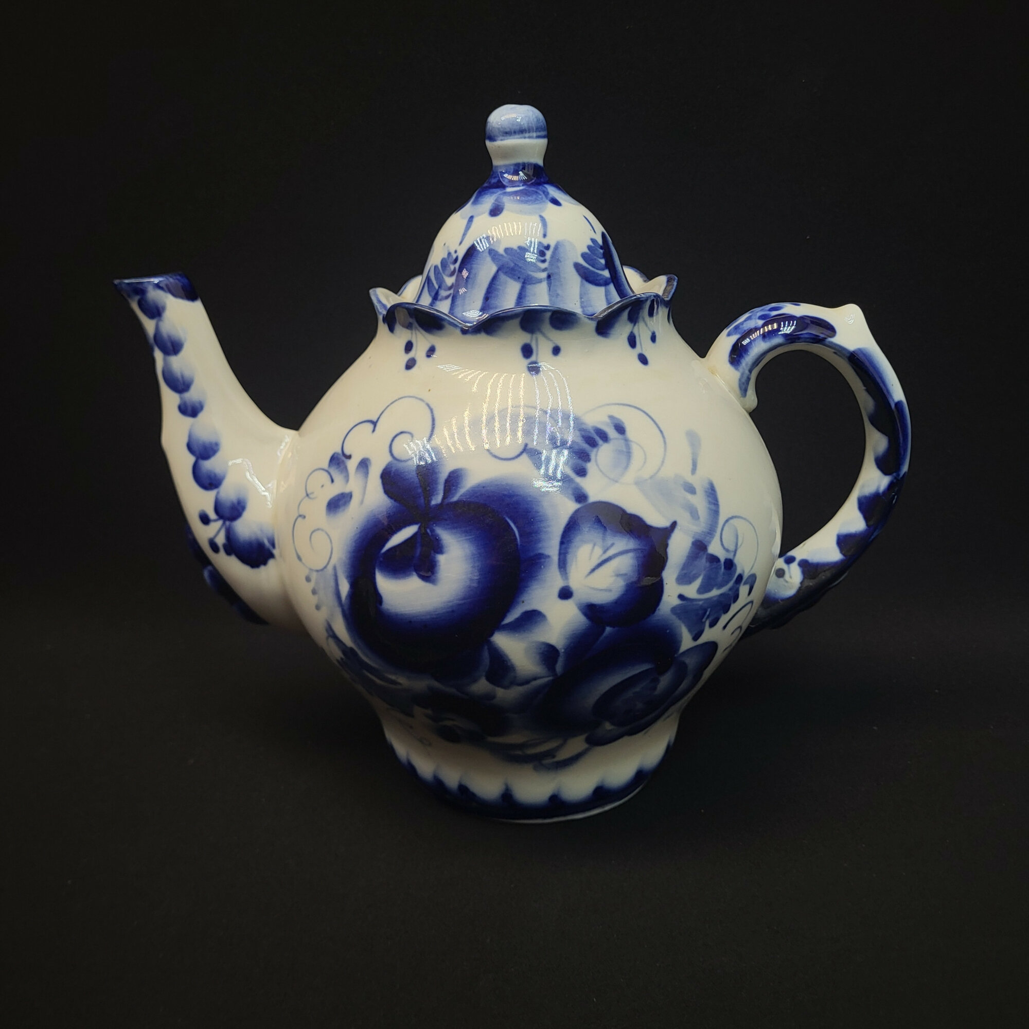 Чайник заварочный винтажный, СССР. Фарфор, ручная роспись в стиле гжель, с крышкой