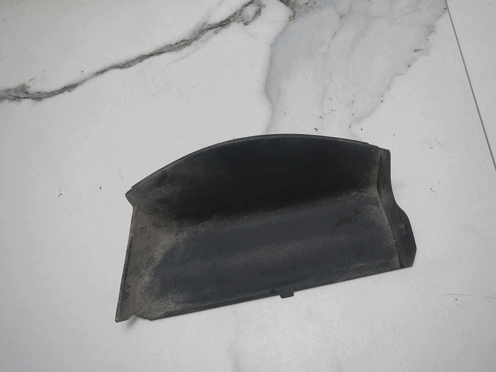 Б/У Накладка (кузов внутри), Audi (Ауди)-A8 (D4) (11-18) AUDI A8 (D4) (11-18) левого фонаря Потертости. 625322 VAG арт. 4...