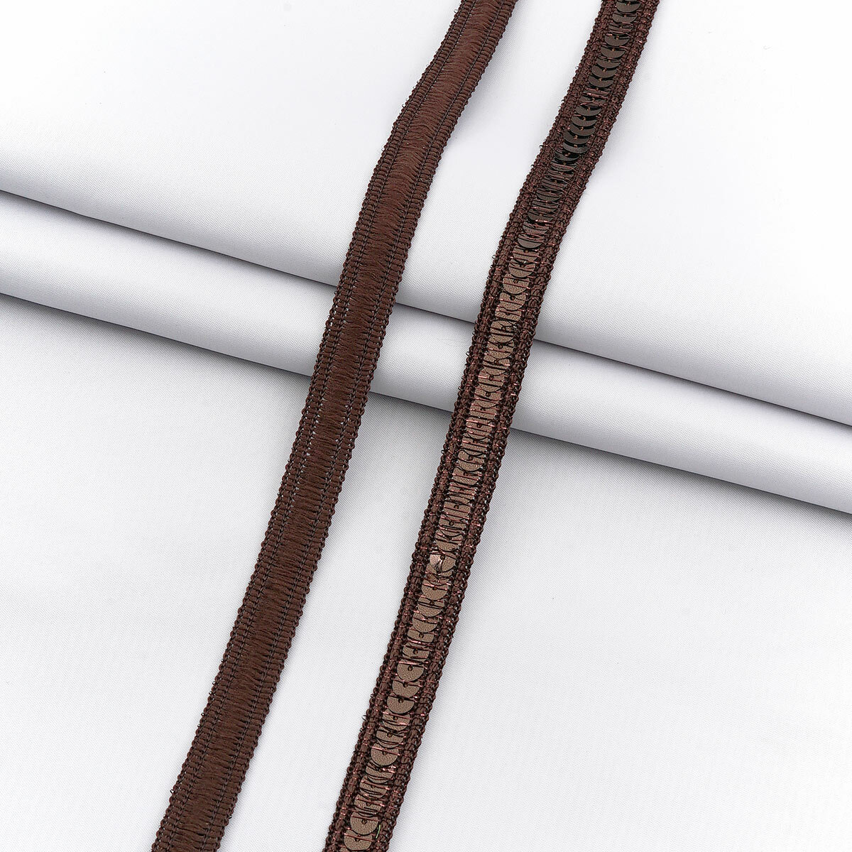 Тесьма декоративная металлизированная с пайетками, ширина 1,4 см, длина 31,9 м