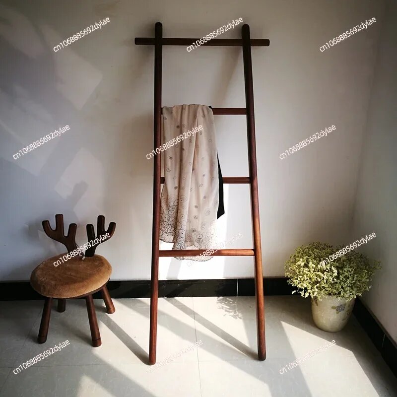 Лестница из цельного дерева, вешалка для одежды из орехового дерева, вешалка для спальни от пола до потолка, вешалка для полотенец в ванной комнате, трапециевидная форма describe 1