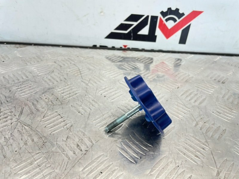 Б/У крепление запасного колеса toyota Corolla Fielder 2018 NRE161G 2NRFKE nприсутствует дефект 64594 TOYOTA арт. 5193124010